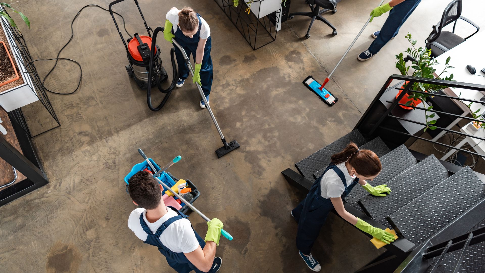 How to Train Staff for Your Cleaning Company - Massive Startup